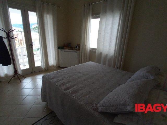 Casa 3 Quartos Pagani 220m²