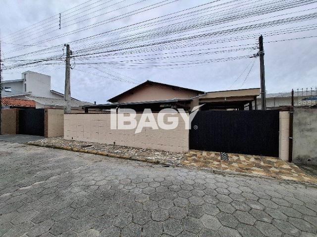 Casa 3 Quartos Praia João Rosa 80m²