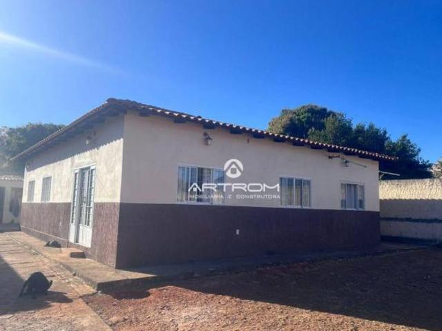 CASA 3 QUARTOS QUADRA 4 ARAPOANGAS PLANALTINA DF