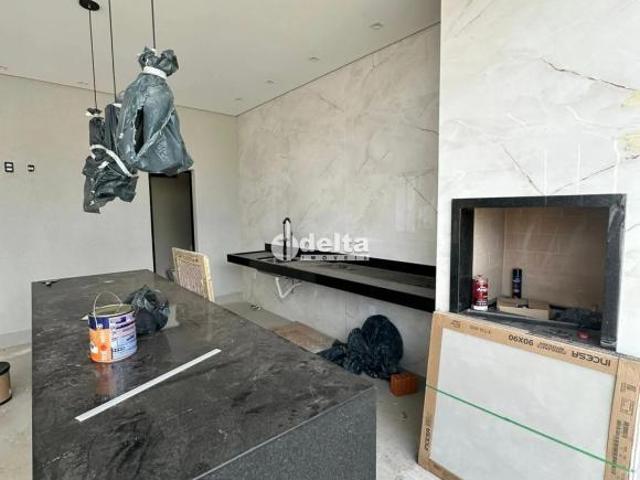 Casa 3 quartos sendo 1 suíte disponível para venda no bairro Jardim Brasília em Uberlândia MG