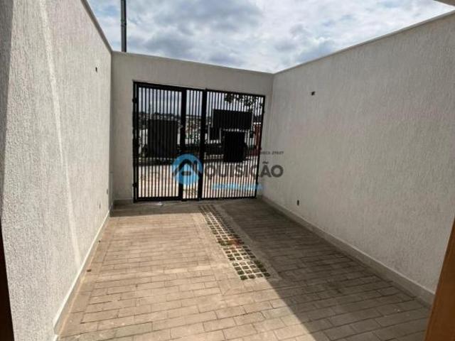 Casa 3 Quartos sendo um Suíte com Quintal