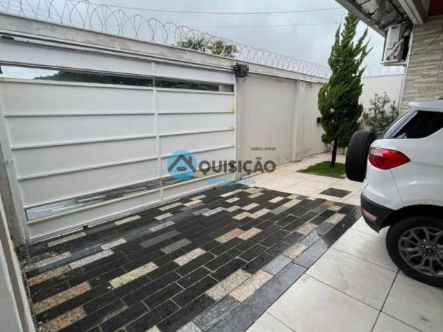 Casa 3 Quartos sendo um Suíte + Edícula