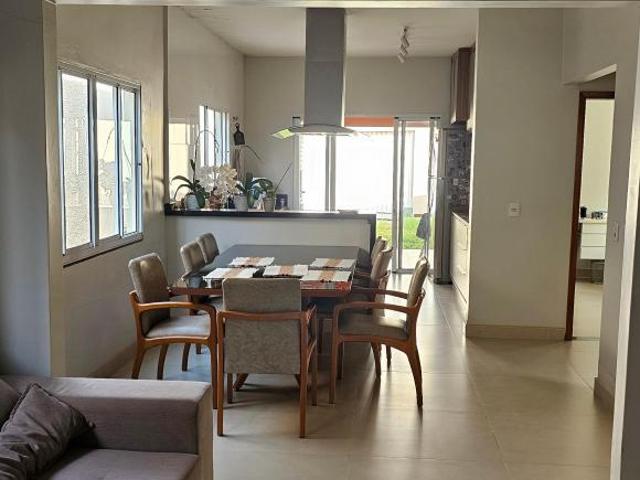 Casa 3 quartos sendo uma suíte, no Centro de Formosa GO