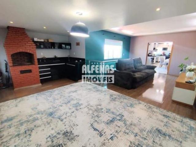 Casa 3 quartos, suíte, 2 vagas de garagem Tropical Contagem MG