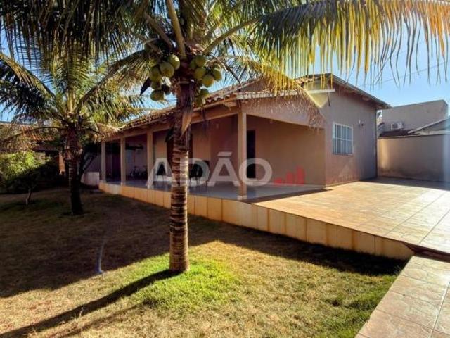 CASA 3 QUARTOS/SUÍTES 275 m² NERÓPOLIS/GO Casa de Rua com 3 Quarto s por R$ 650000.00 no setor
