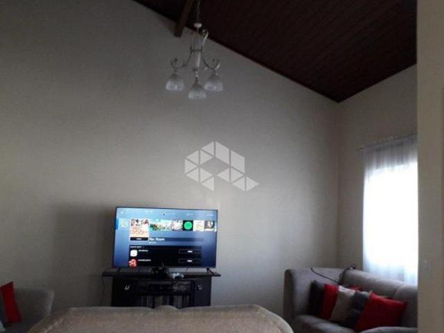 Casa 3d em condomínio na Cavalhada