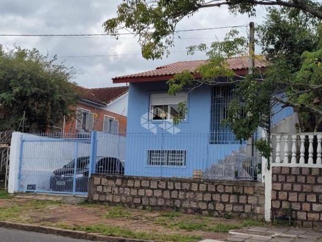 Casa 3D/ 1 Suíte/Bairro Cavalhada/ Sala conjugada com Cozinha e Área de serviços/ Banheiro Auxiliar/