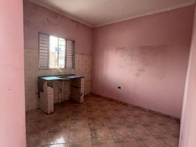 CASA 3DORMITORIS, NA CIDADE TIRADENTES,COM UMA EDICULA NO FUNDO