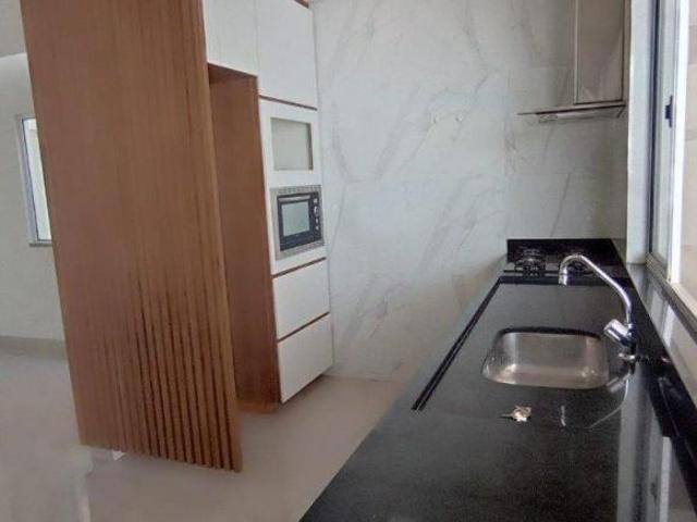 Casa 3Qts 1 suíte 2 Vgs Cond. Parque Aroeira