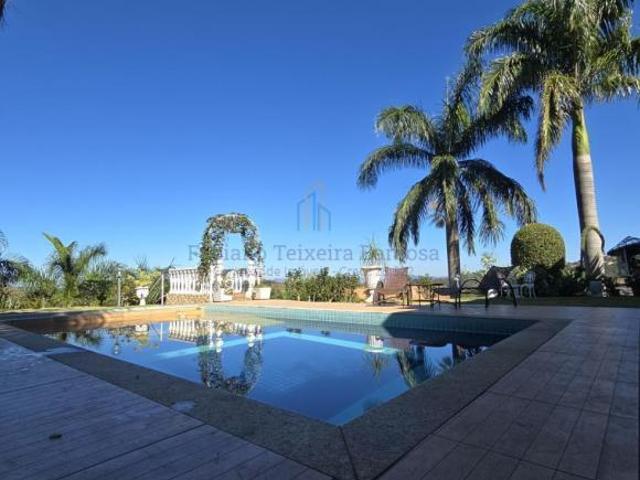 Casa 4/4, 2 salas, 3 suítes, linda vista, piscina aquecida à venda no Cond. Portal do Aeroporto Es