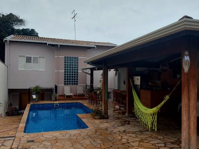 Casa para locação em Jaguariúna SP, bairro Jardim Mauá 3 quartos, 1 suíte, 1 sala, 3 banheiros, 3 vagas, 140m². Venha conferir!
