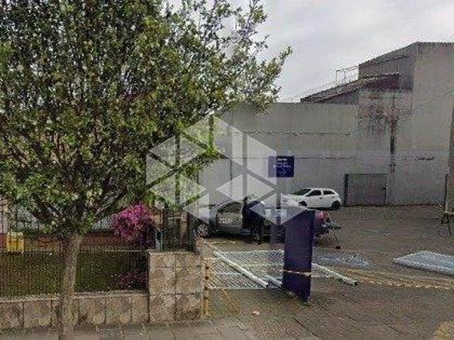 Casa 400 mq, pode ser pra uso comercial na Av Aparício Borges !