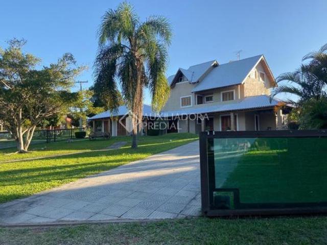 Casa 430 M² área privativa com cinco dormitórios!
