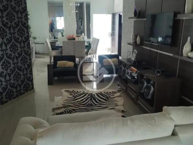 Casa: 432 M2 de terreno, 250m2 de área construída, forro acartonado, piso porcelanato, suite com cl