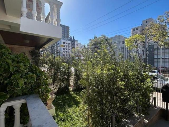 CASA 4 DORM. com 2 suítes 3 BOX 297,18 m² MENINO DEUS
