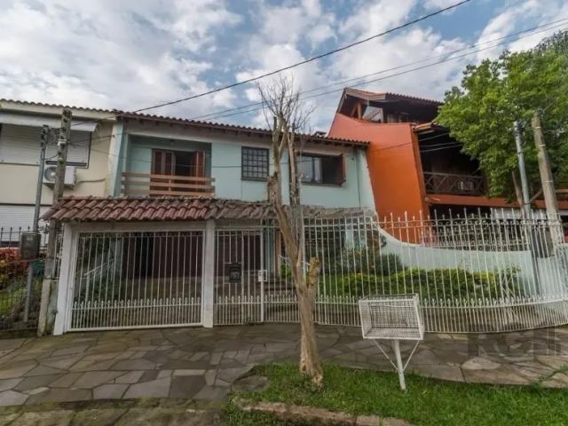 Casa 4 dormitórios no bairro Ipanema