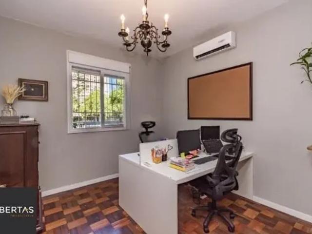 Casa 4 dormitórios à venda Petrópolis Porto Alegre/RS