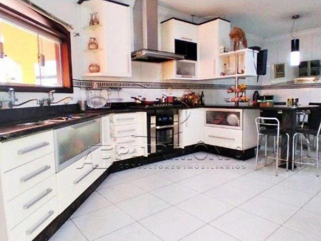 CASA,4 Dormitorio s bairro Europa