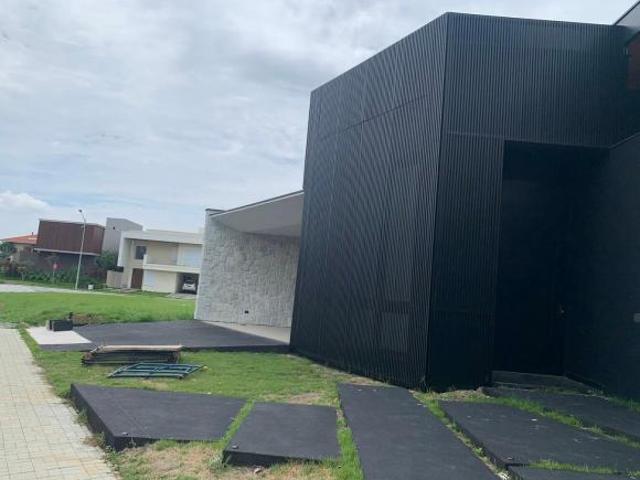 Casa, 4 Dormitórios 3 suítes, Jardim do Golf I, Urbanova