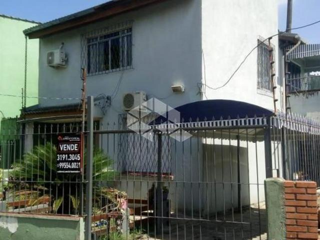 Casa 4 dormitórios, 01 banheiro, 2 suítes, garagem p/ 3 veículos, uma quadra da PUC