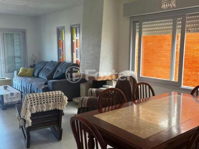Casa, 4 dormitórios, 133 m², em Centro