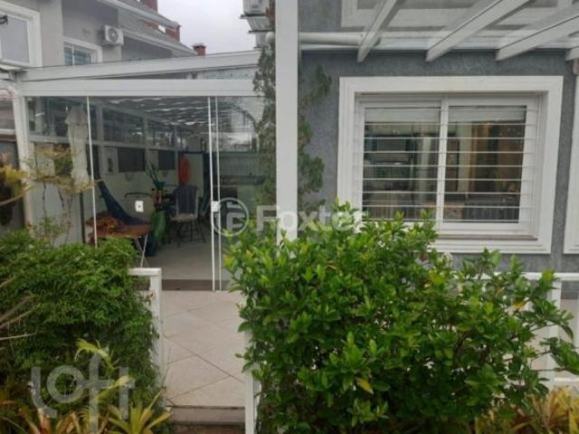 Casa, 4 dormitórios, 142 m², em Parque das Hortensias