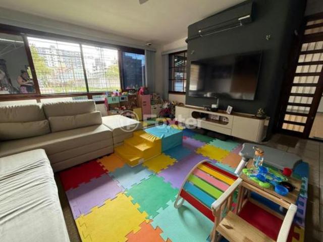 Casa, 4 dormitórios, 150 m², em São Sebastião