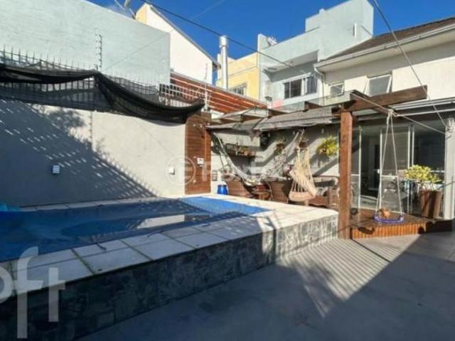 Casa, 4 dormitórios, 183 m², em Guarujá