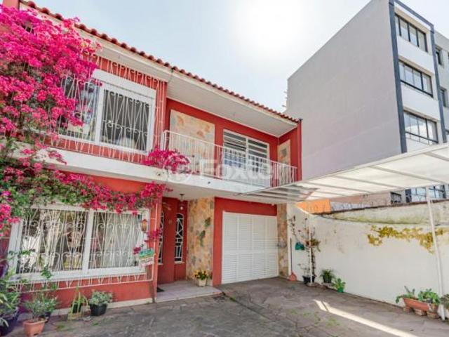 Casa, 4 dormitórios, 194 m², em Teresópolis