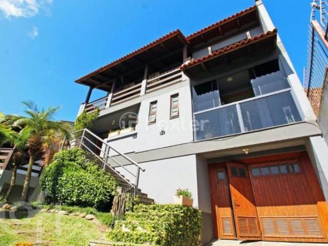 Casa, 4 dormitórios, 195 m², em Teresópolis
