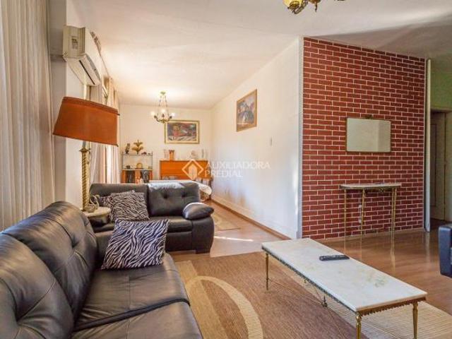 Casa 4 dormitórios 1 vaga bairro Farroupilha em Porto Alegre
