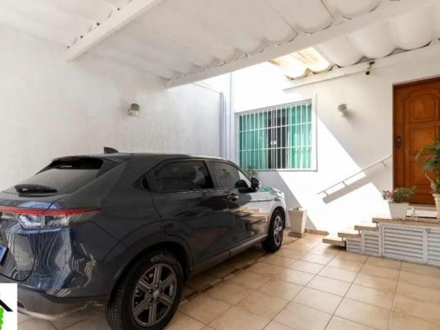 Casa 4 Dormitórios + 1 Suíte + 1 Espaço Multiuso + Quintal + Varanda + 2 Vagas