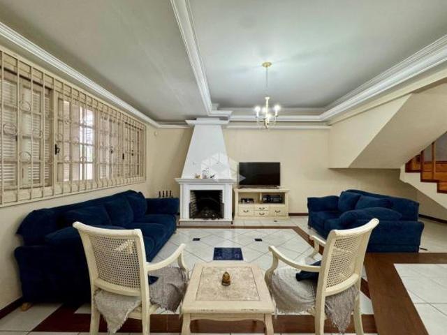 Casa 4 dormitórios, 1 suíte, 2 vagas de garagem, Nonoai, Porto Alegre