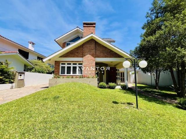 Casa, 4 Dormitórios, 1 Suíte, 3 Vagas, Pátio, Camobi