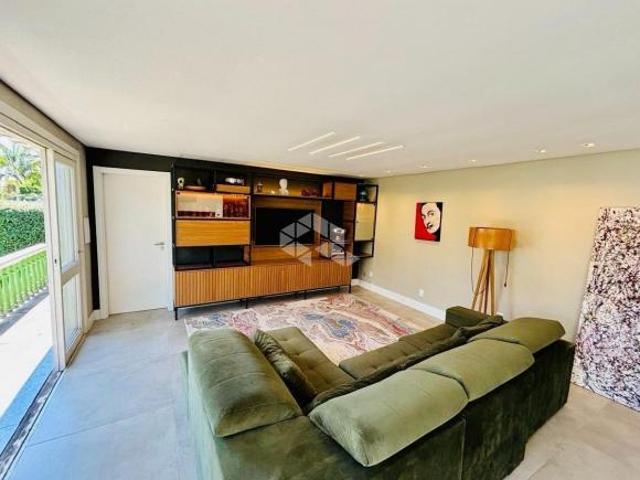 Casa 4 dormitórios, 1 suíte, Três Figueiras, Porto Alegre