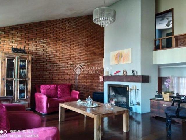 Casa 4 dormitórios 1 suíte, à venda no bairro Três Figueiras, Porto Alegre