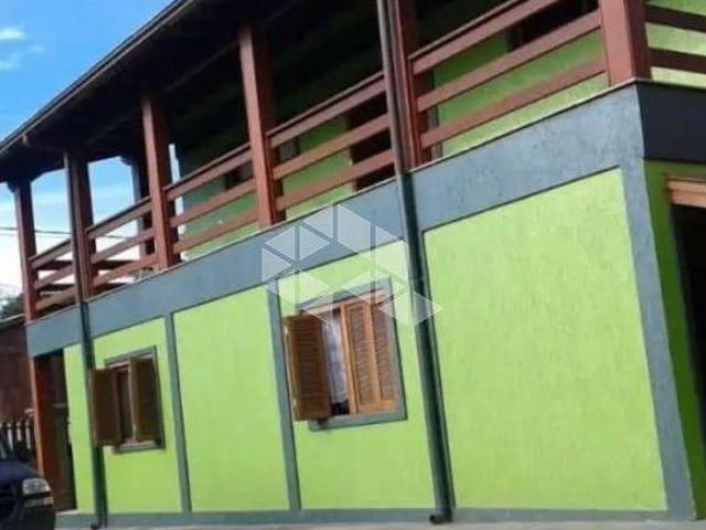 Casa 4 dormitorios,1 suite master, edícula com churrasqueira, piscina, Bairro Be