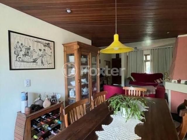 Casa, 4 dormitórios, 200 m², em Teresópolis