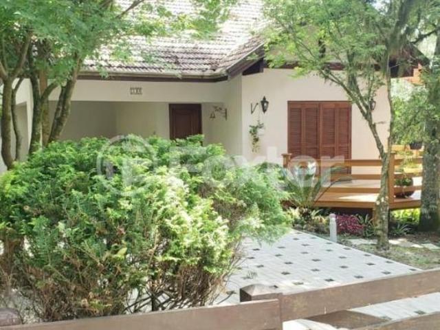Casa, 4 dormitórios, 220 m², em Planalto