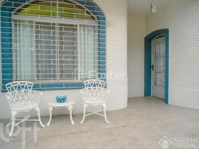 Casa, 4 dormitórios, 230 m², em Partenon