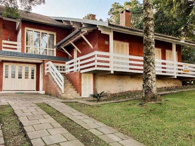 CASA 4 DORMITORIOS