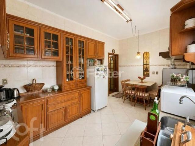 Casa, 4 dormitórios, 246 m², em Petrópolis
