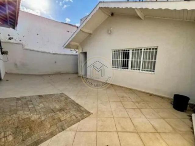 Casa 4 dormitórios 247m² com suíte master e quintal, Jardim Samambaia Jundiaí