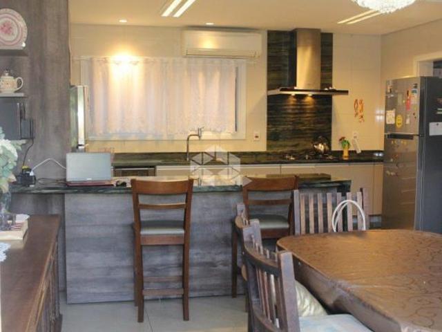 Casa 4 dormitórios