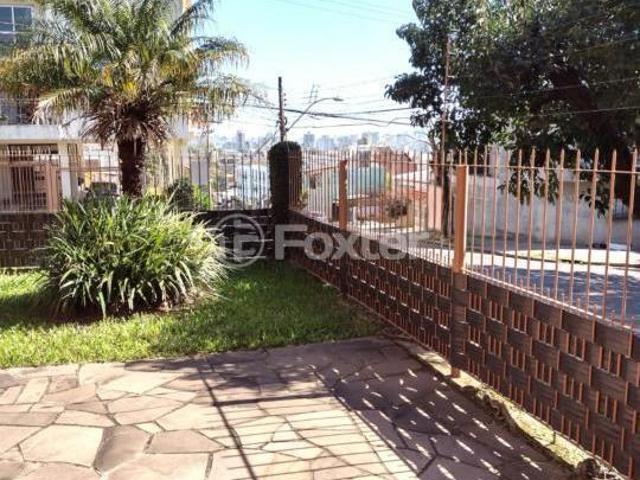 Casa, 4 dormitórios, 240 m², em Partenon