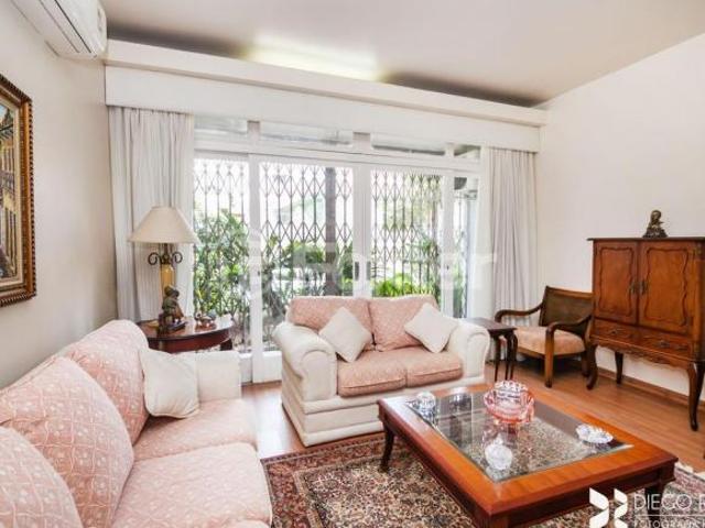 Casa, 4 dormitórios, 240 m², em Rio Branco