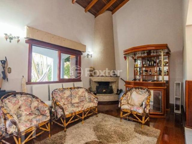 Casa, 4 dormitórios, 241.8 m², em Olímpica