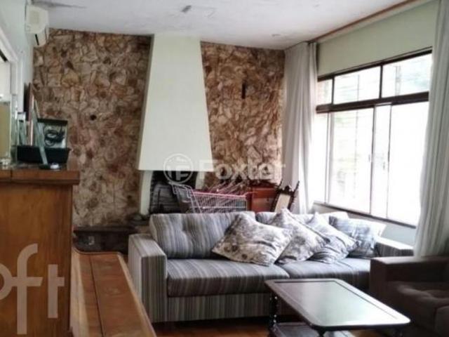 Casa, 4 dormitórios, 243 m², em Teresópolis