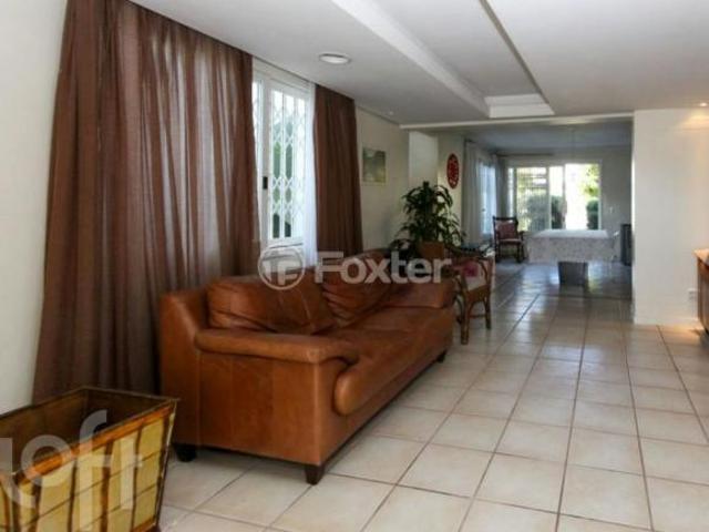 Casa, 4 dormitórios, 255.15 m², em Niterói