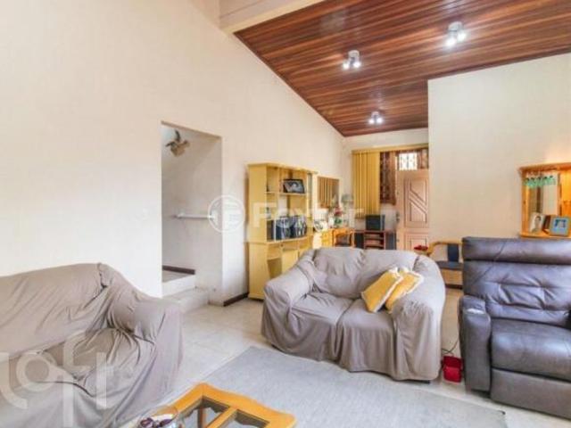 Casa, 4 dormitórios, 250 m², em Medianeira